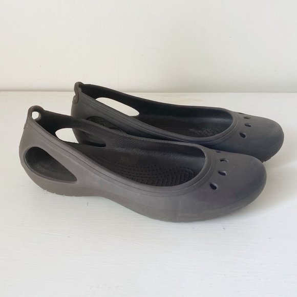 CROCS | Shoes | Crocs Womens Kadee Flat Comfort Shoes Brown Closed Toe ...